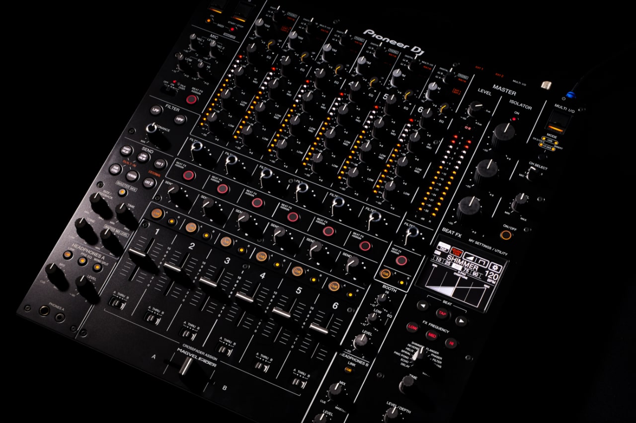 DJM-V10 6 channel professional DJ Mixer